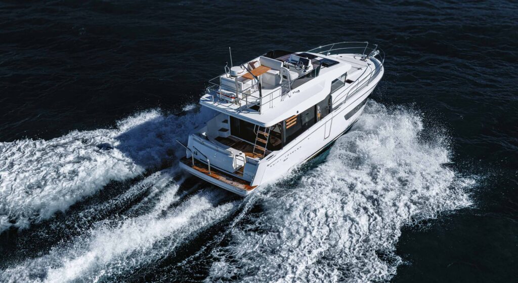Swift Trawler 37 Fly – NUEVO: Elegancia en el Agua
